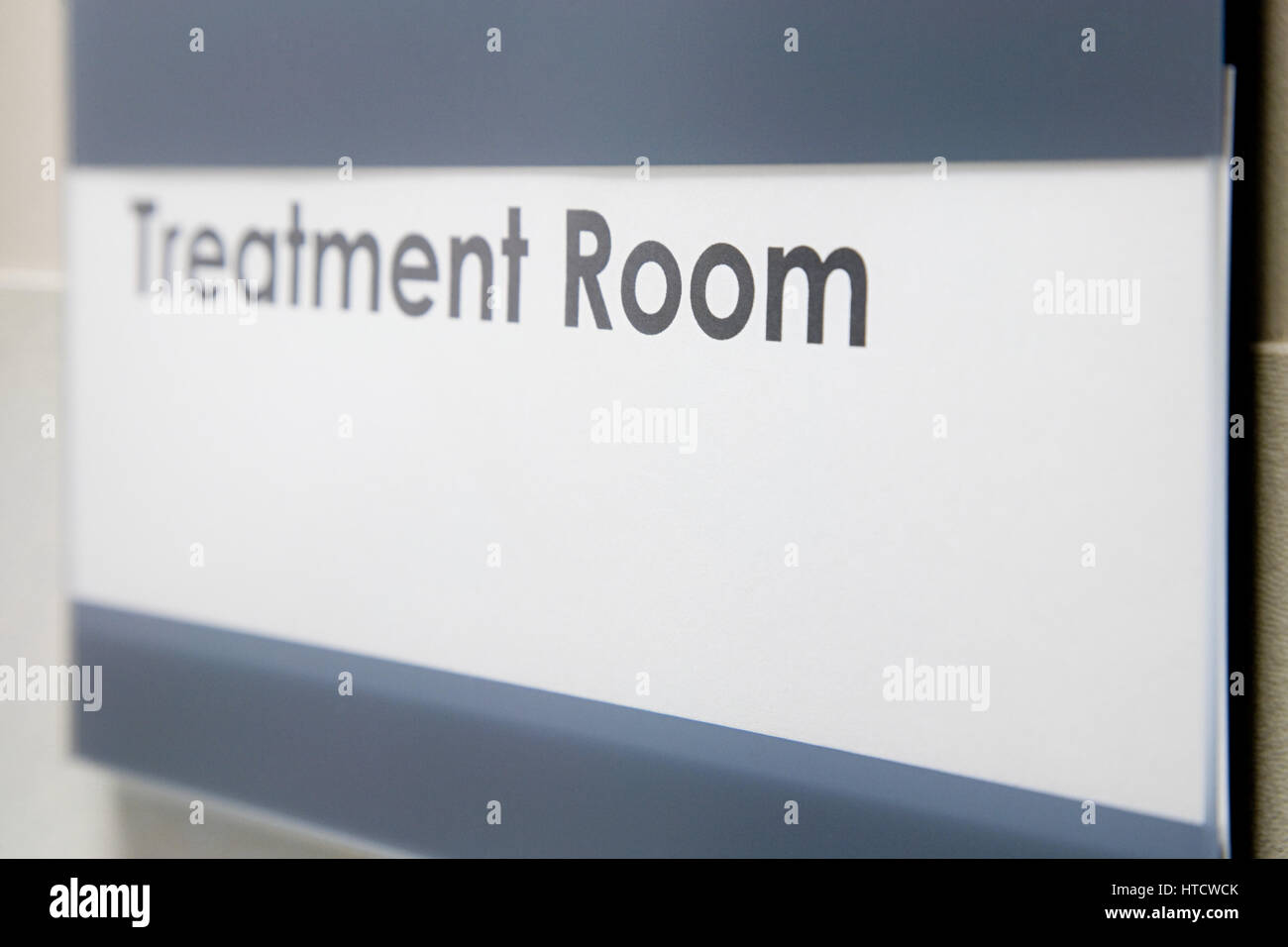 Treatment room sign hi-res stock photography and images - Alamy