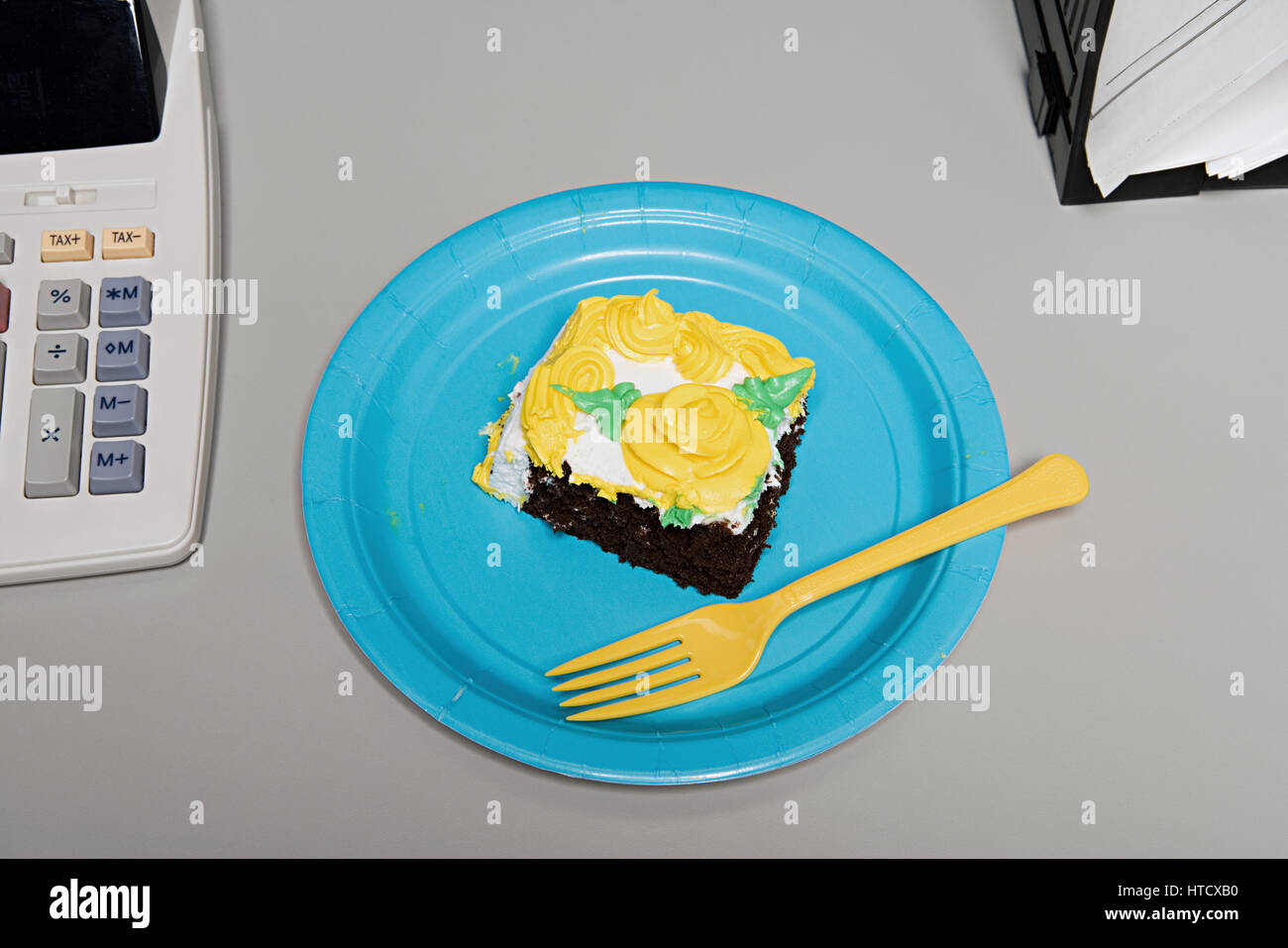 Birthday cake on an office desk Stock Photo - Alamy