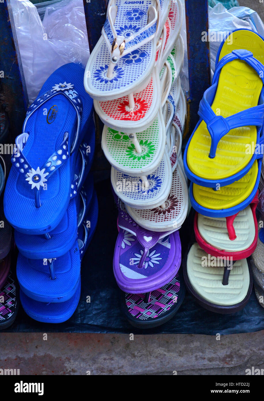 flip flops stall in Indian Markets Stock Photo - Alamy