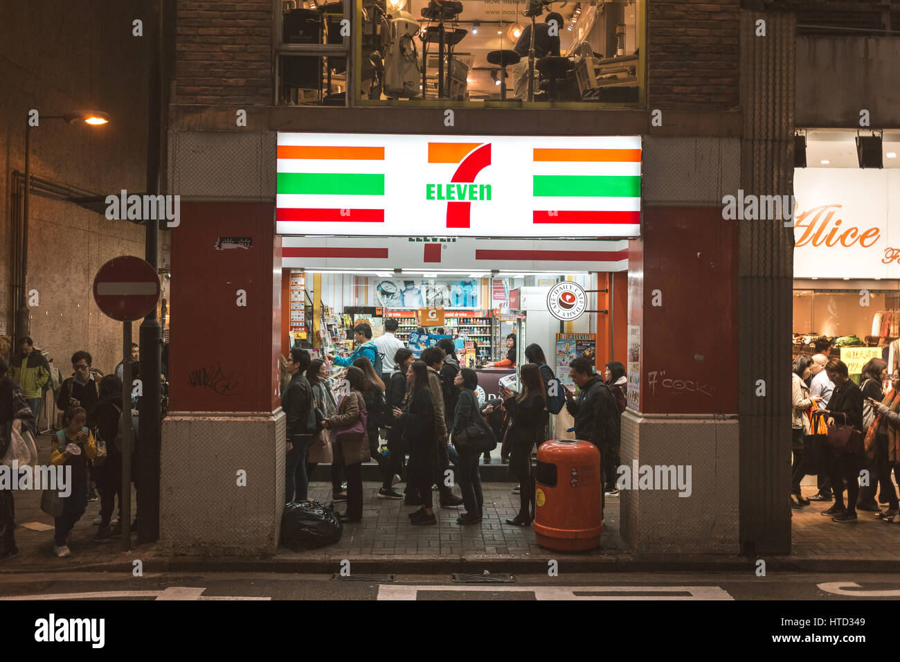 Crowded Hong Kong Central Street after work Stock Photo - Alamy