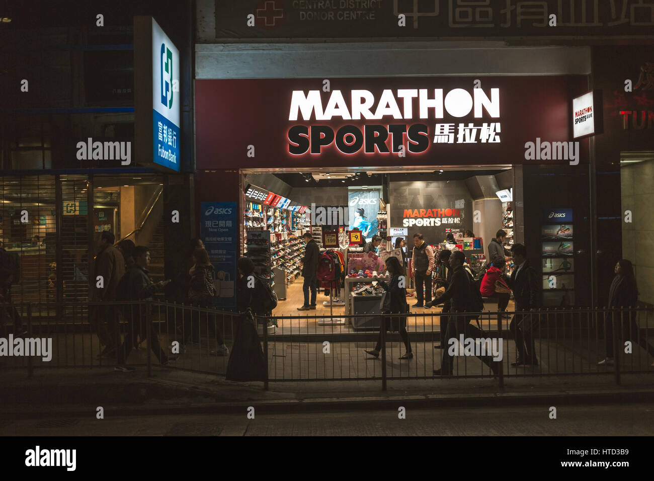 Crowded Hong Kong Central Street after work Stock Photo - Alamy