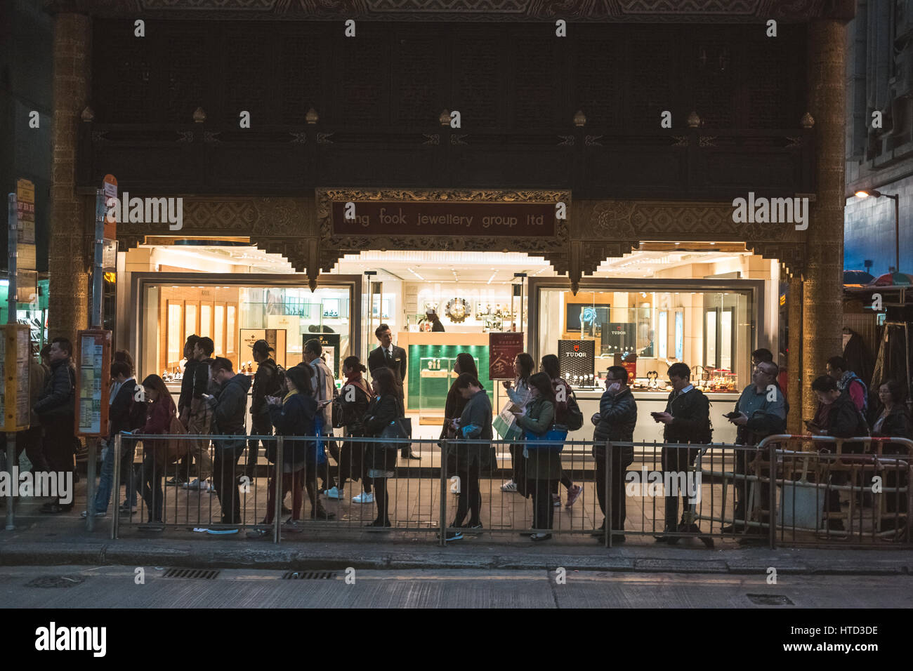 Crowded Hong Kong Central Street after work Stock Photo - Alamy