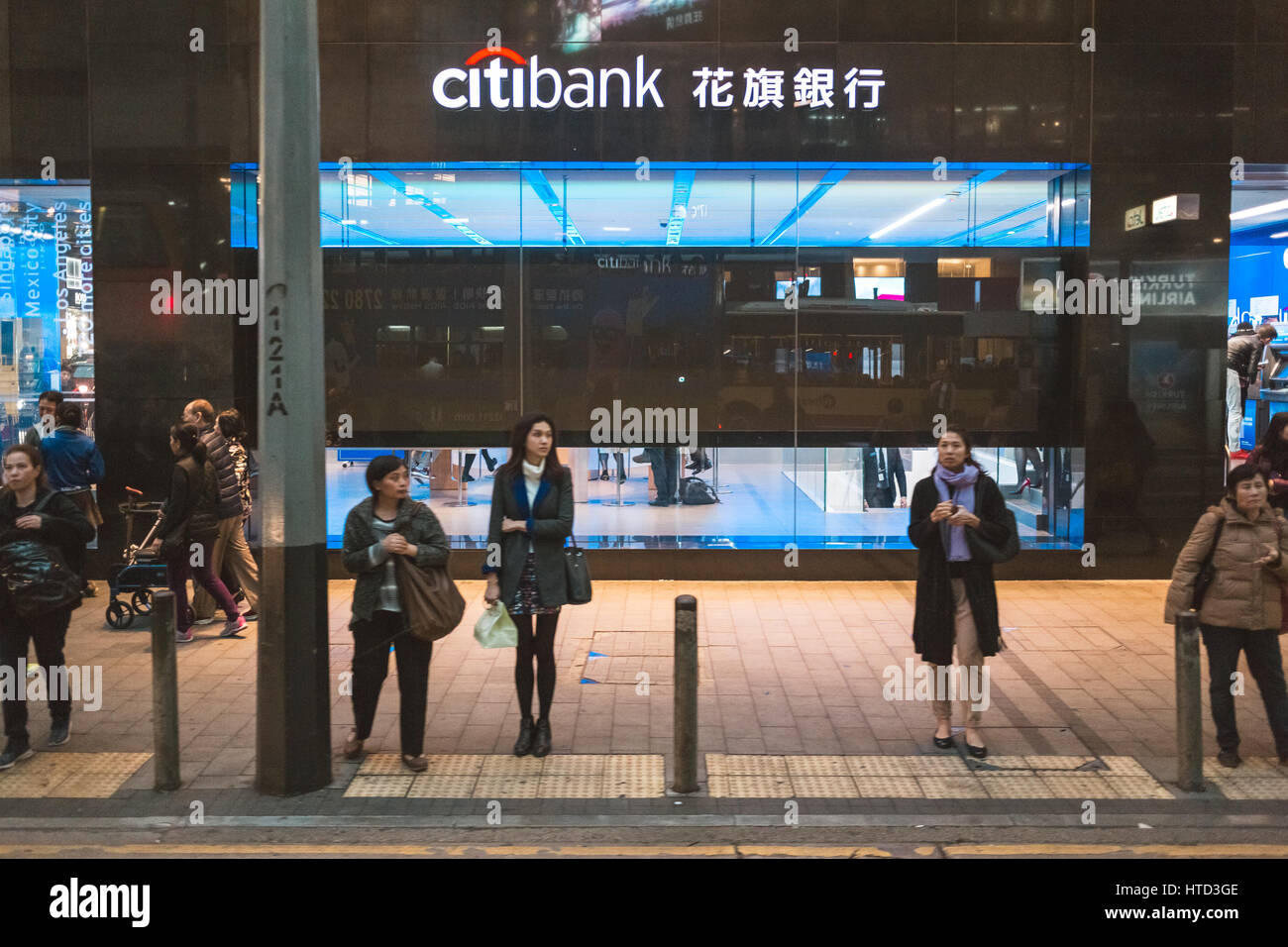 Crowded Hong Kong Central Street after work Stock Photo - Alamy
