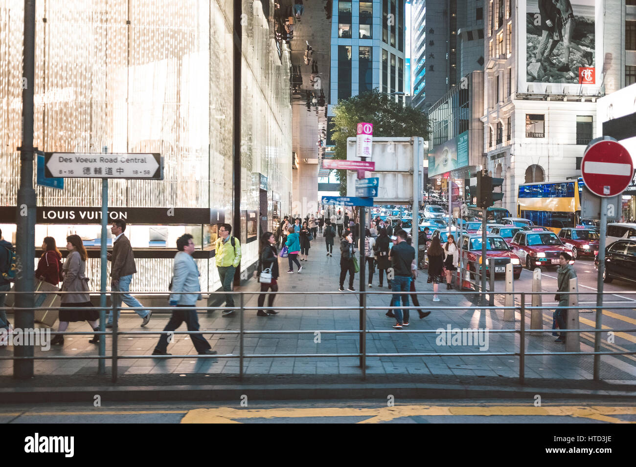 Crowded Hong Kong Central Street after work Stock Photo - Alamy