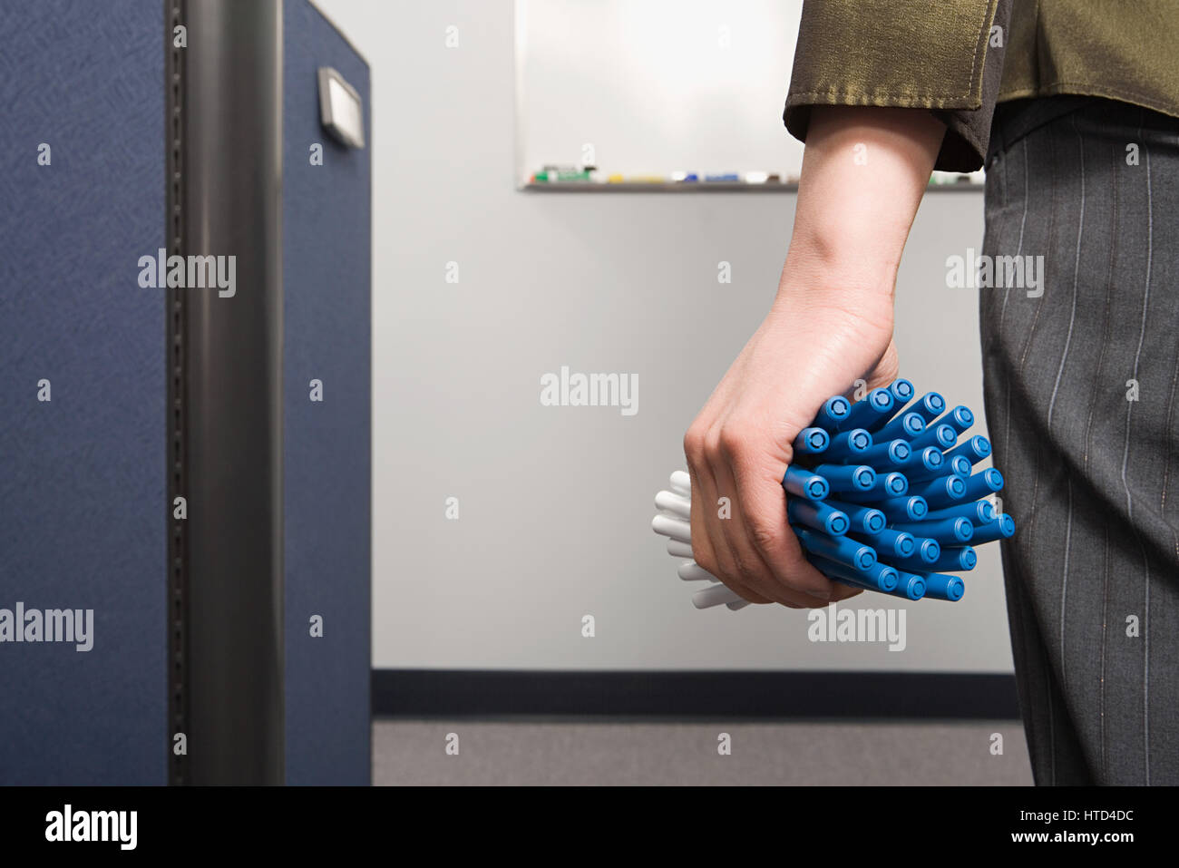 Hand holding pen pens hi-res stock photography and images - Alamy