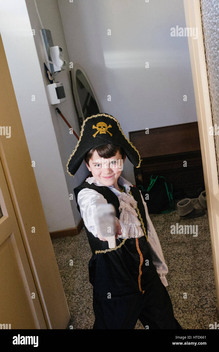 child dressed as a pirate Stock Photo - Alamy