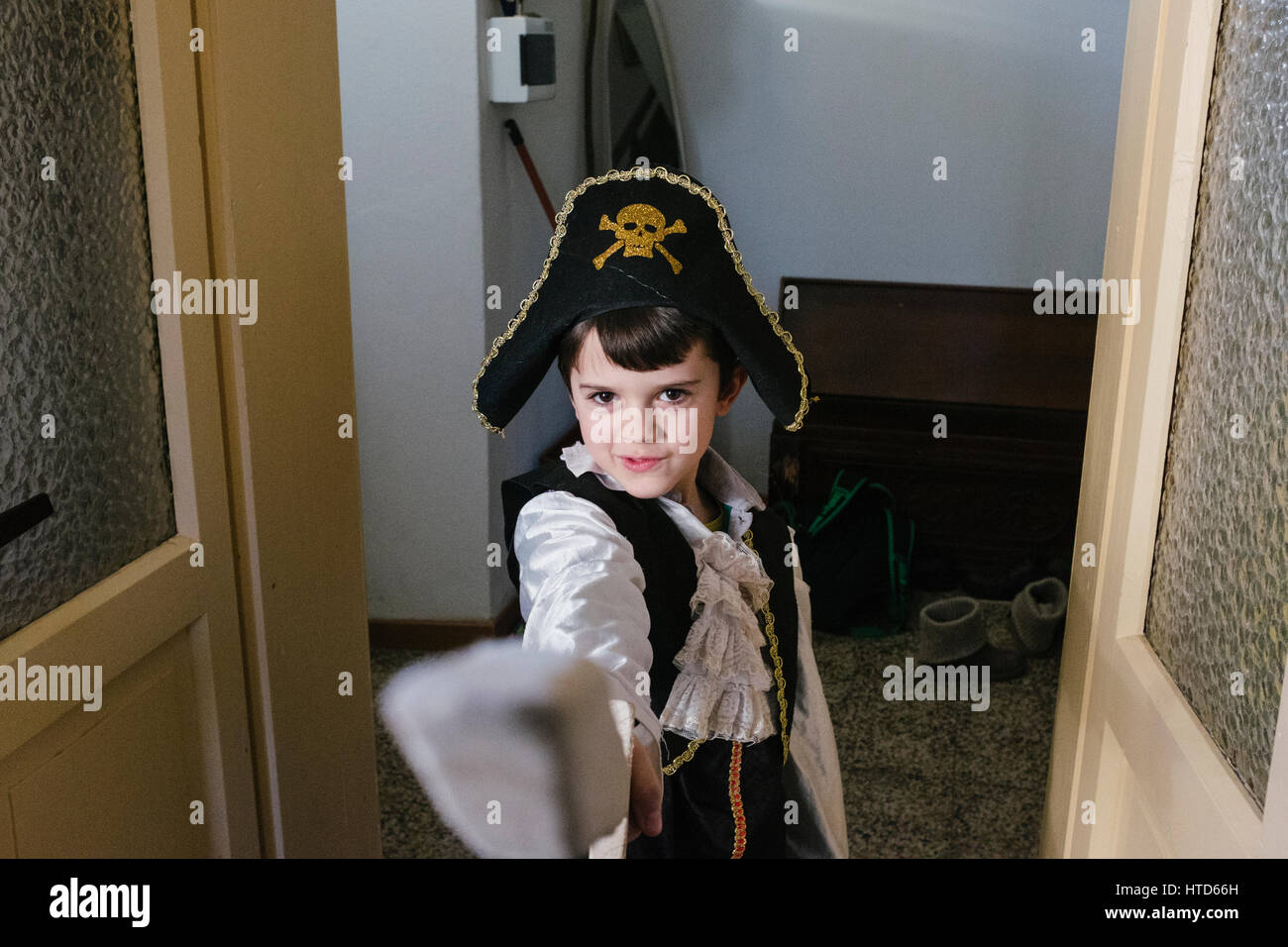child dressed as a pirate Stock Photo - Alamy