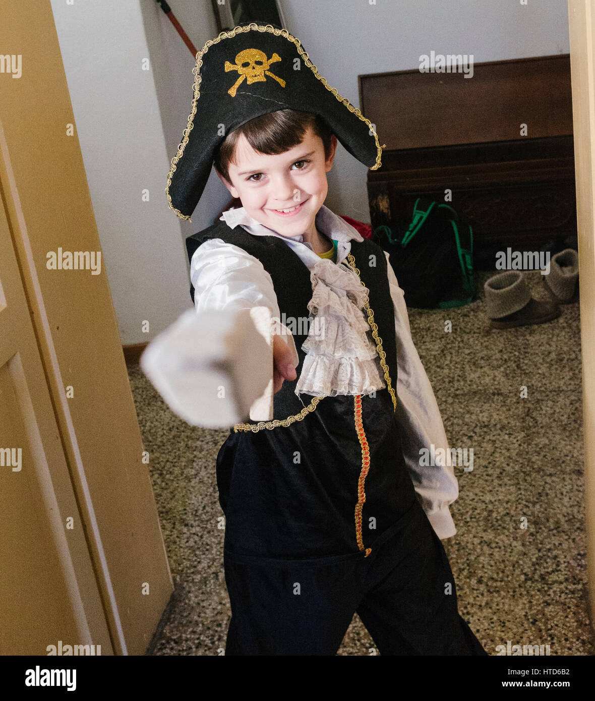 child dressed as a pirate Stock Photo - Alamy