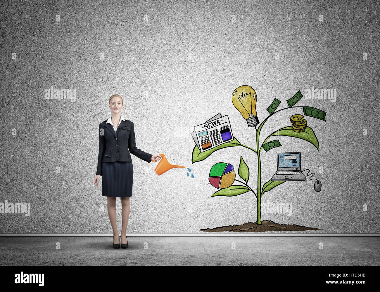 Attractive businesswoman presenting investment and financial growth ...