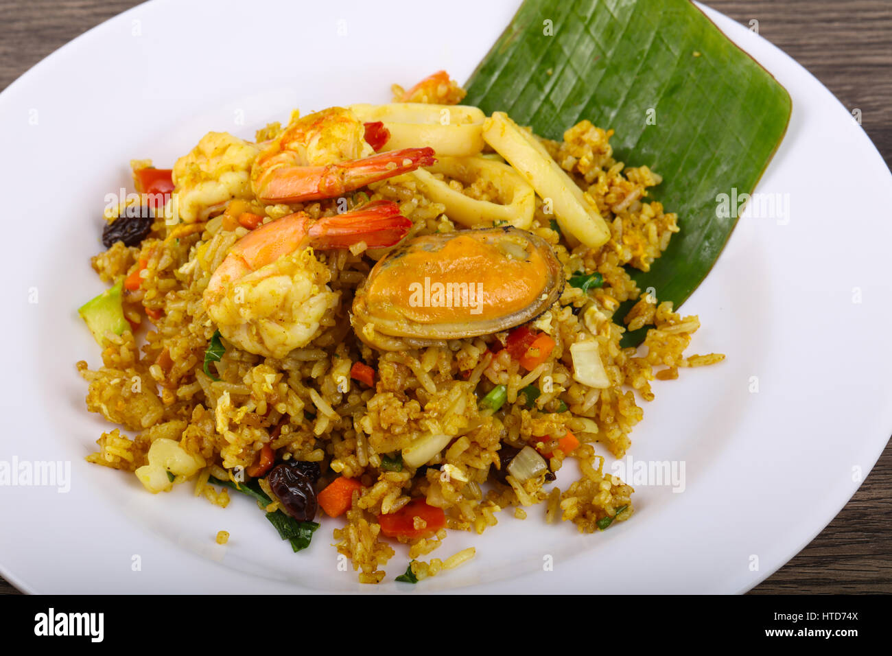 Fried rice with seafood - shrimp, mussel, squid Stock Photo - Alamy