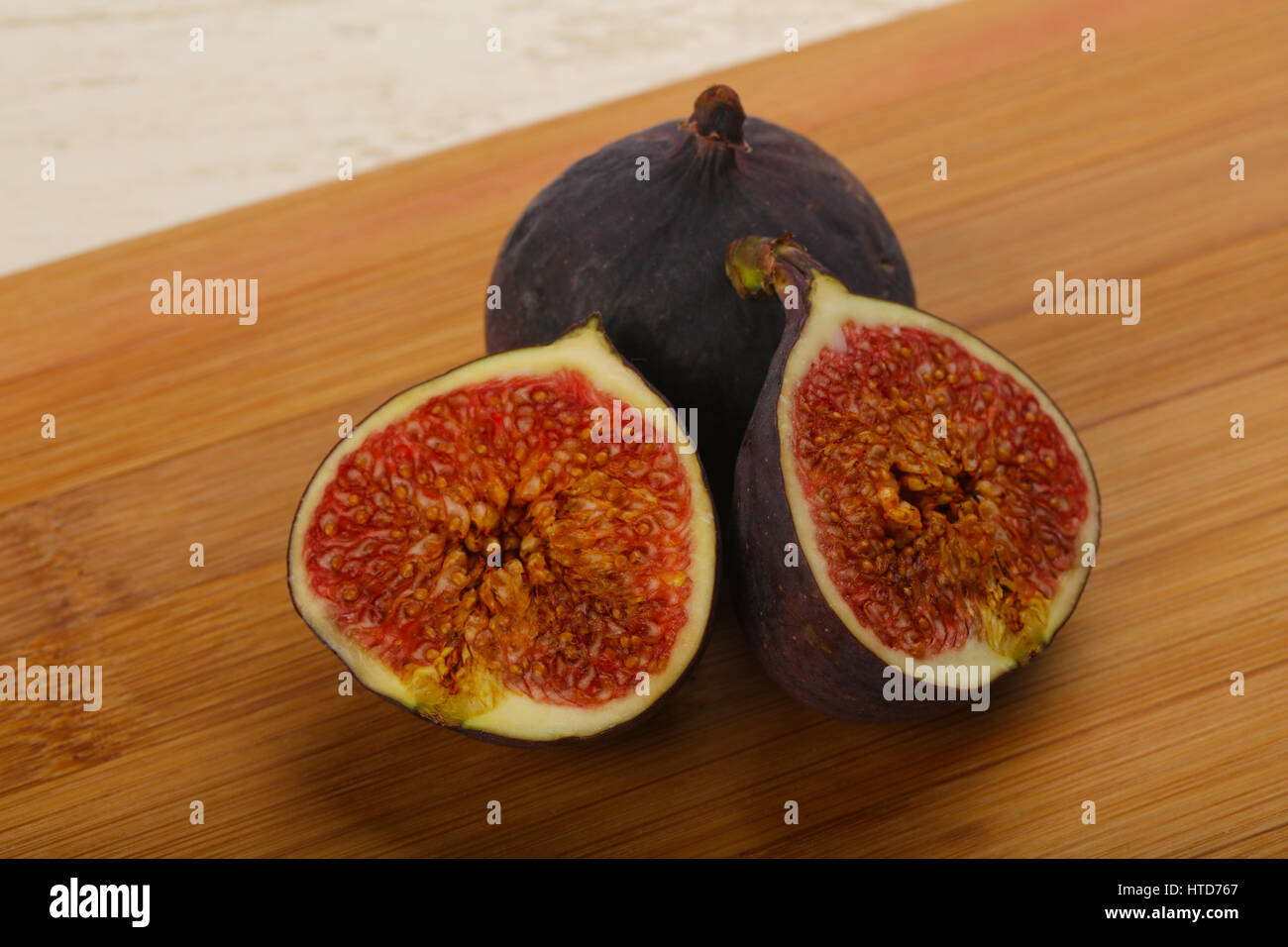 Sweet ripe figs over wood bacgroubd Stock Photo - Alamy