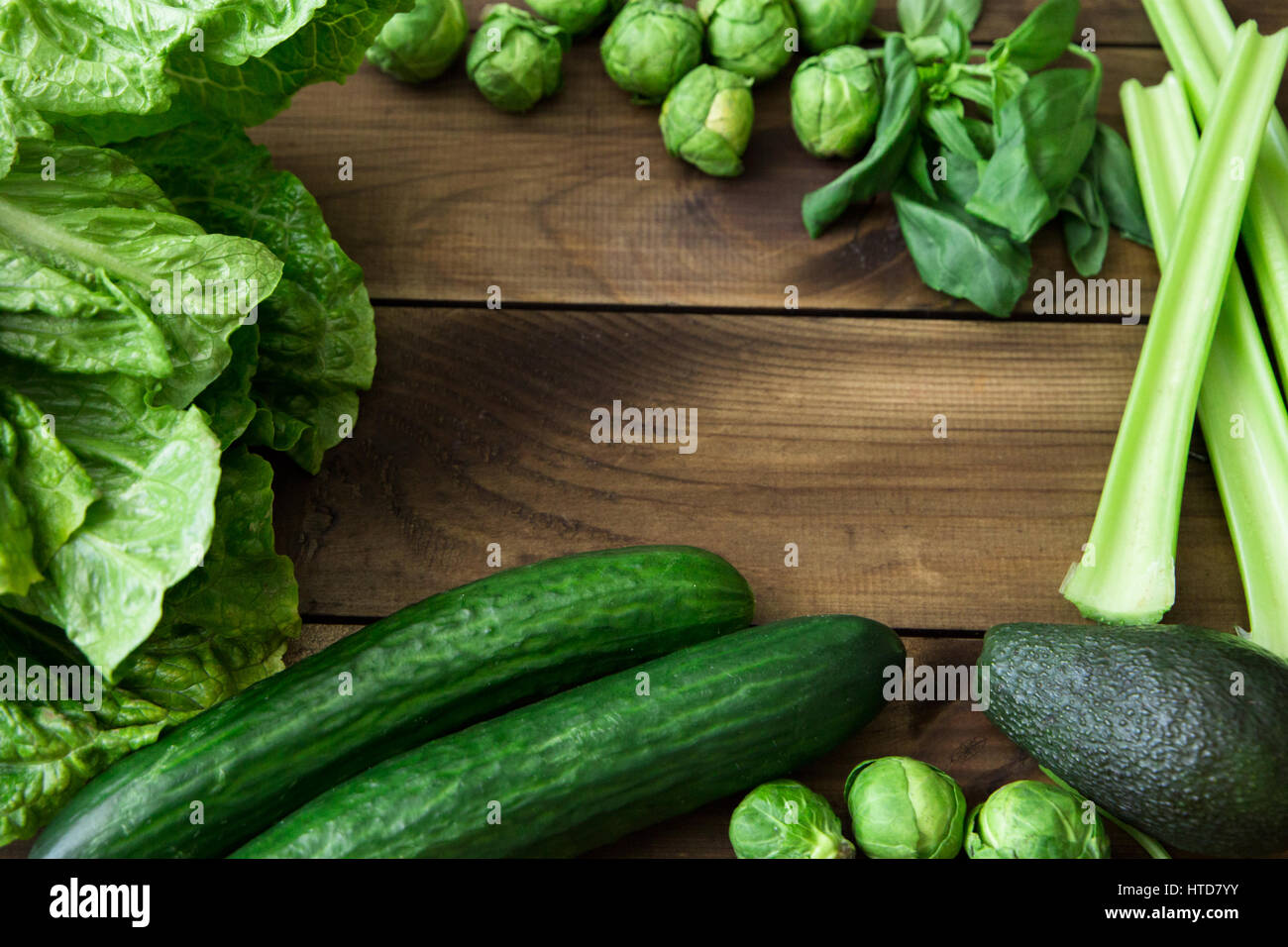 Products containing folic acid - B9 vitamin . Green vegetables on ...