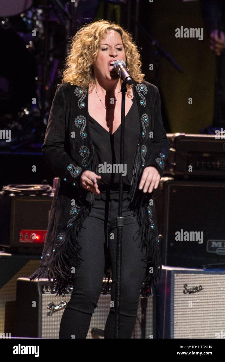 Amy helm hi-res stock photography and images - Alamy