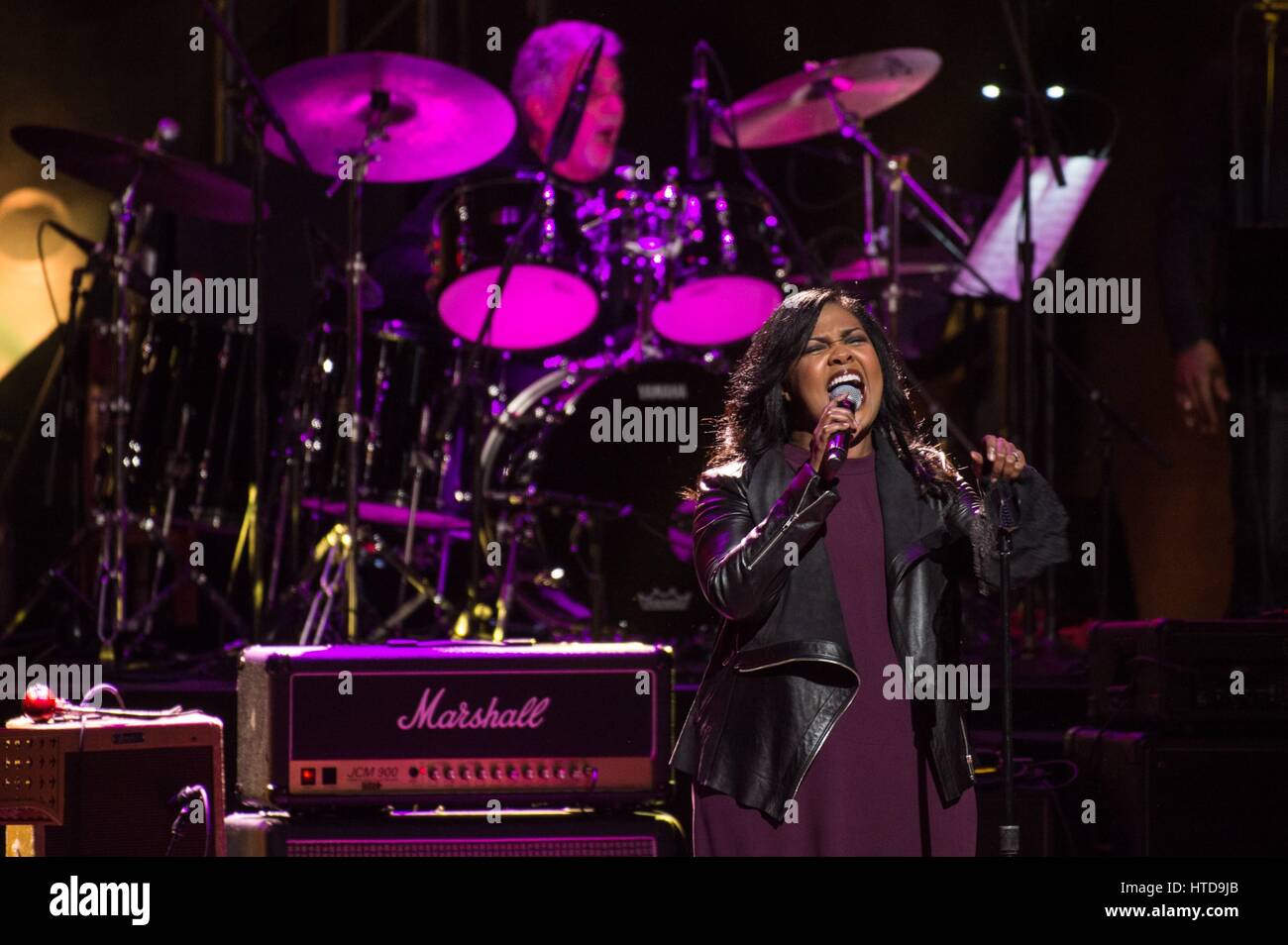 Cece winans hi-res stock photography and images - Alamy