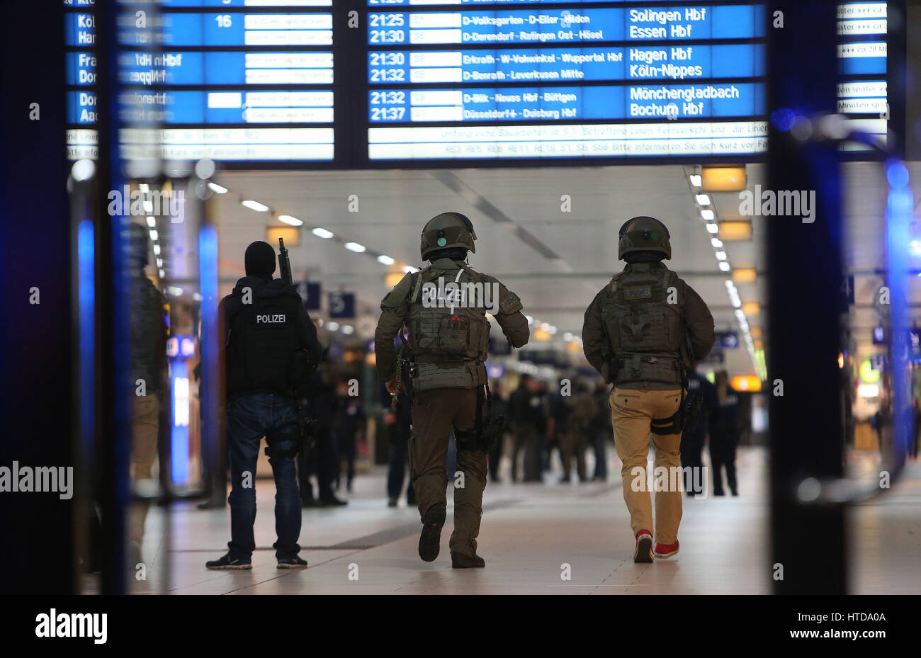 Swat team german police special hi-res stock photography and images - Alamy