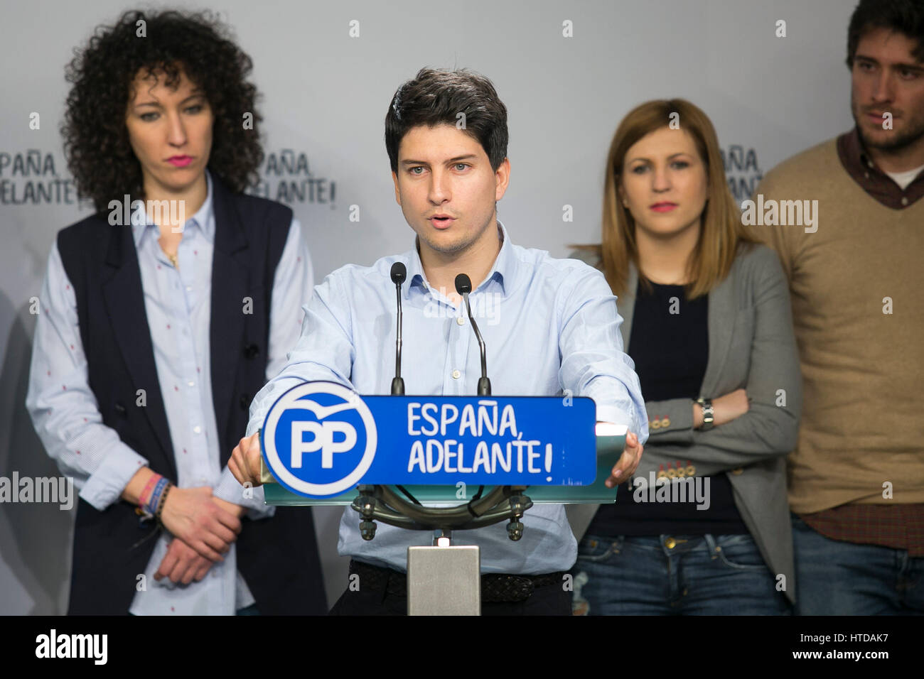 Nuevas generaciones hi-res stock photography and images - Alamy