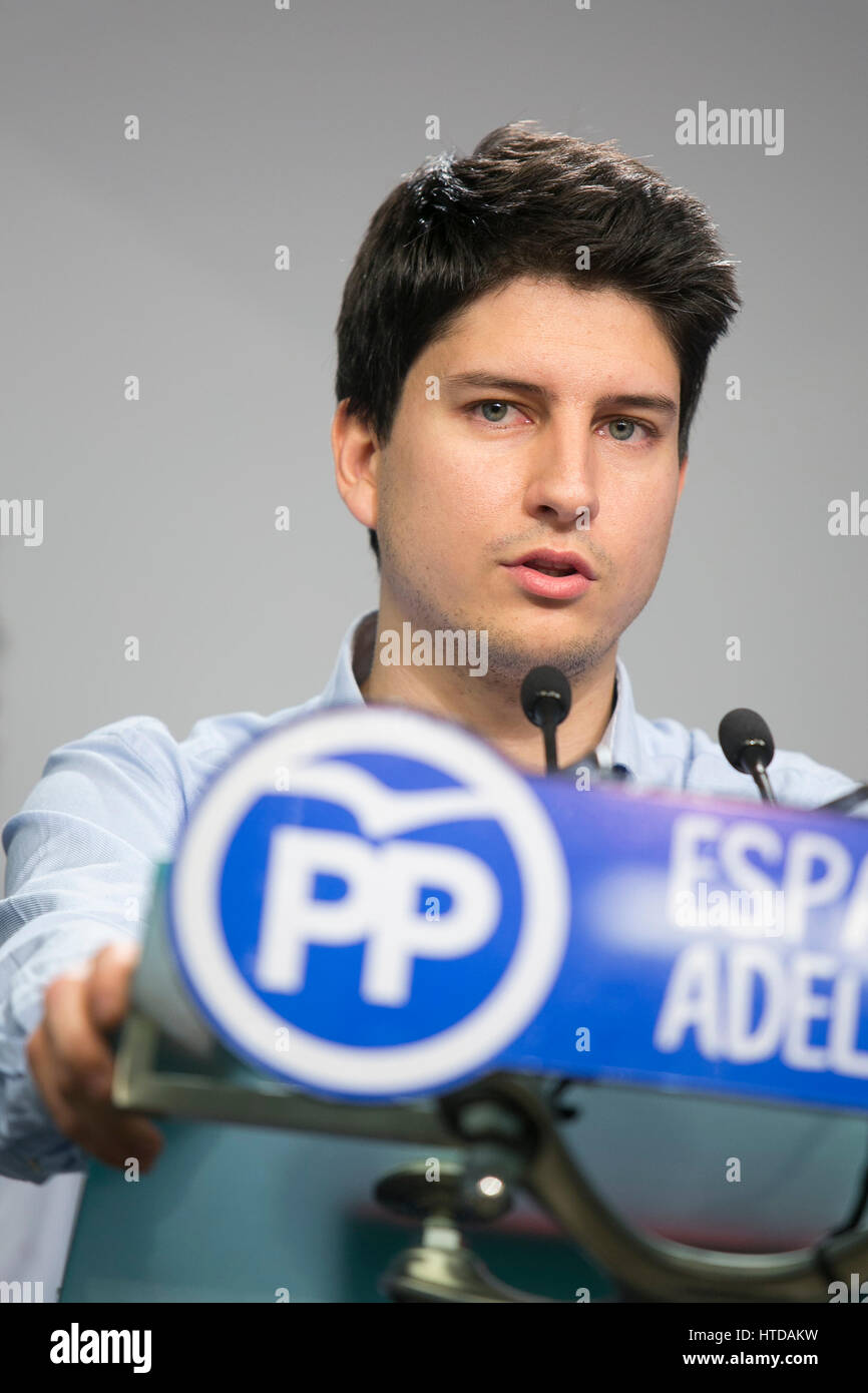 Nuevas generaciones hi-res stock photography and images - Alamy