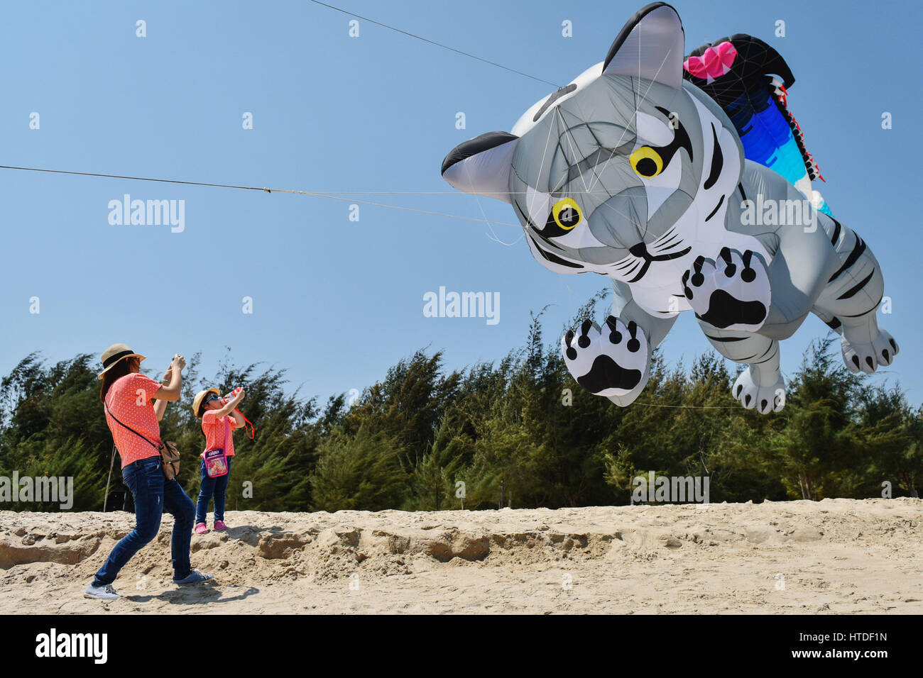 Phetchaburi, Thailand. 10th March 2017. Visitors look at a tiger-shaped ...