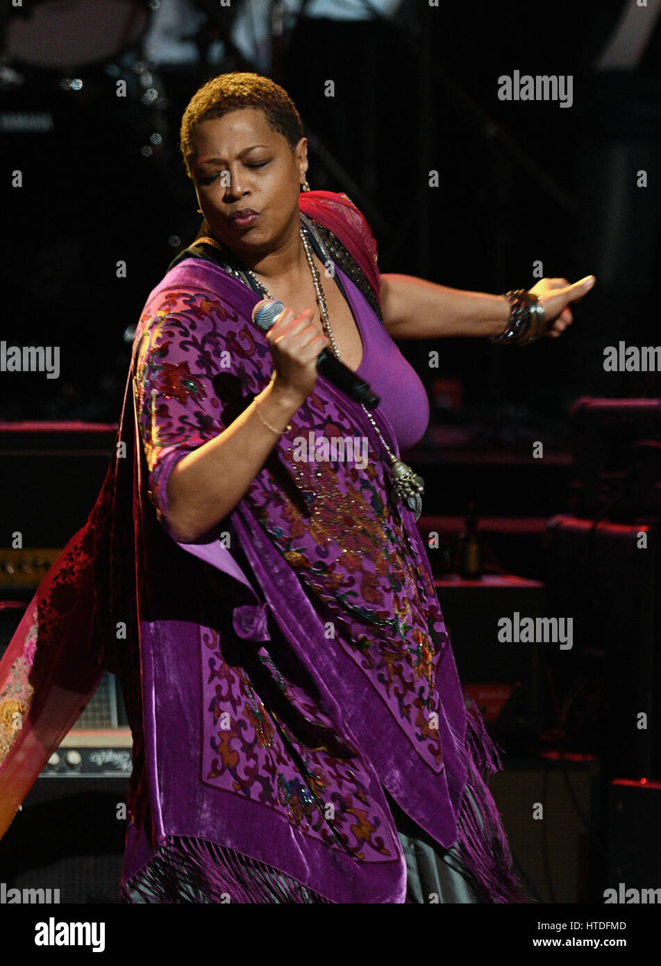 NEW YORK, NY - March 9 : Lisa Fischer performs on stage at 'Love Rocks ...