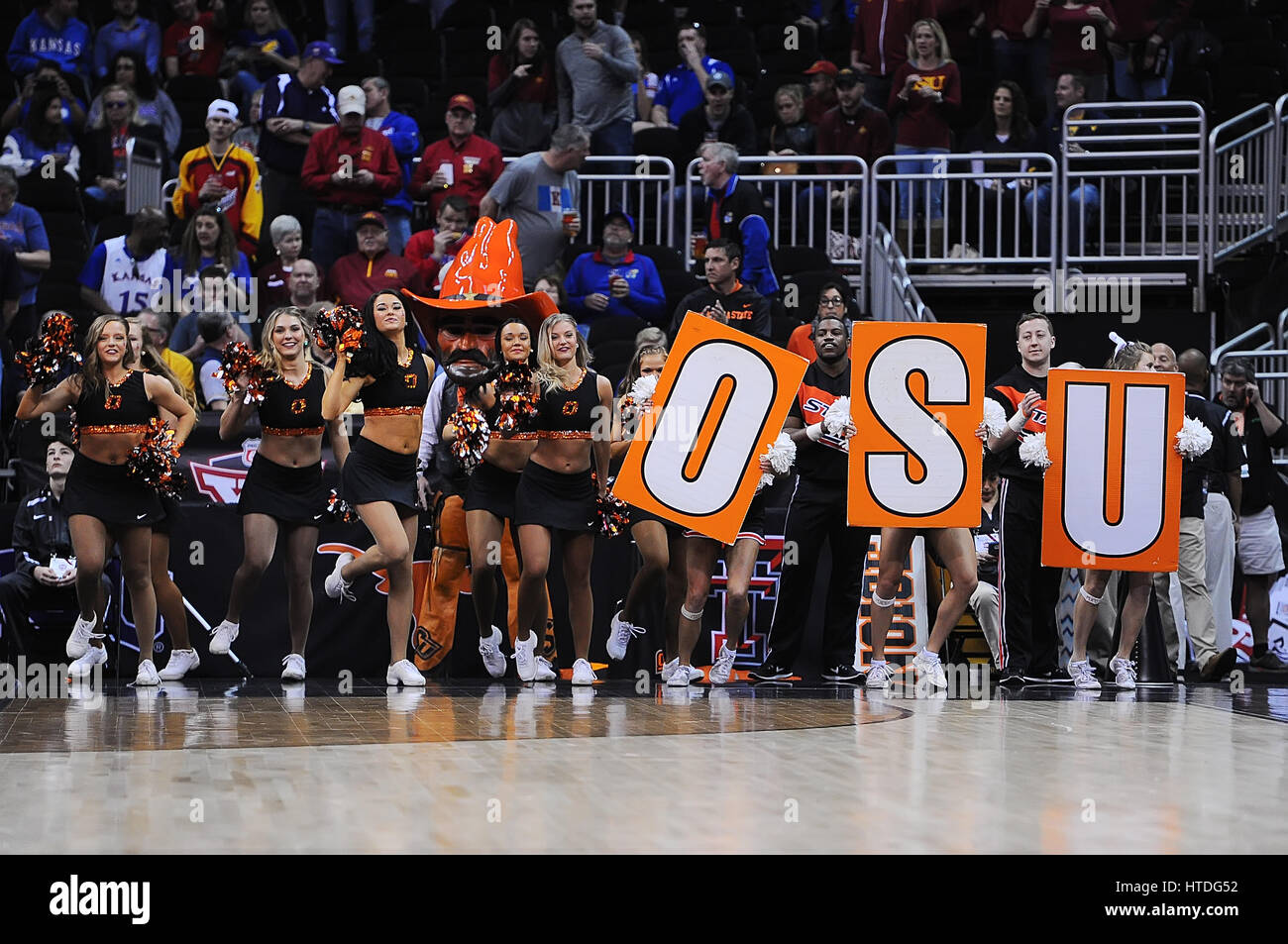 Osu cheerleaders hi-res stock photography and images - Alamy