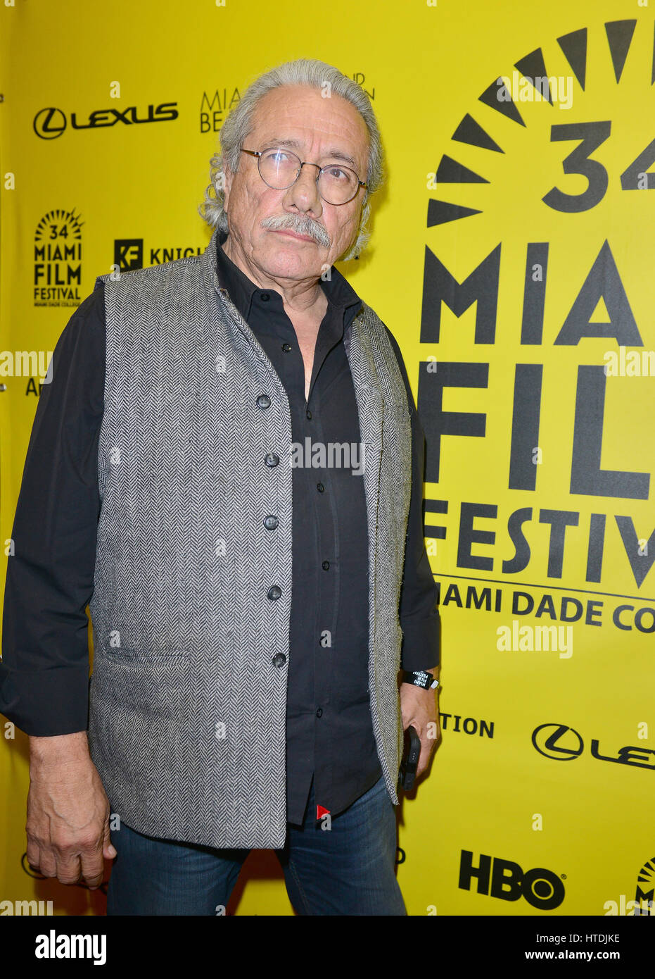 Edward james olmos attend hi-res stock photography and images - Alamy