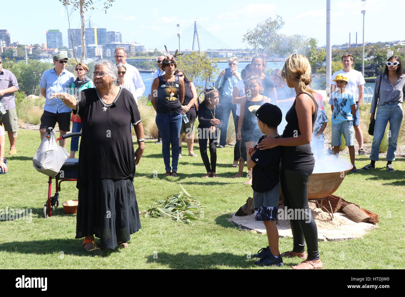 Aboriginal opening ceremony hi-res stock photography and images - Alamy