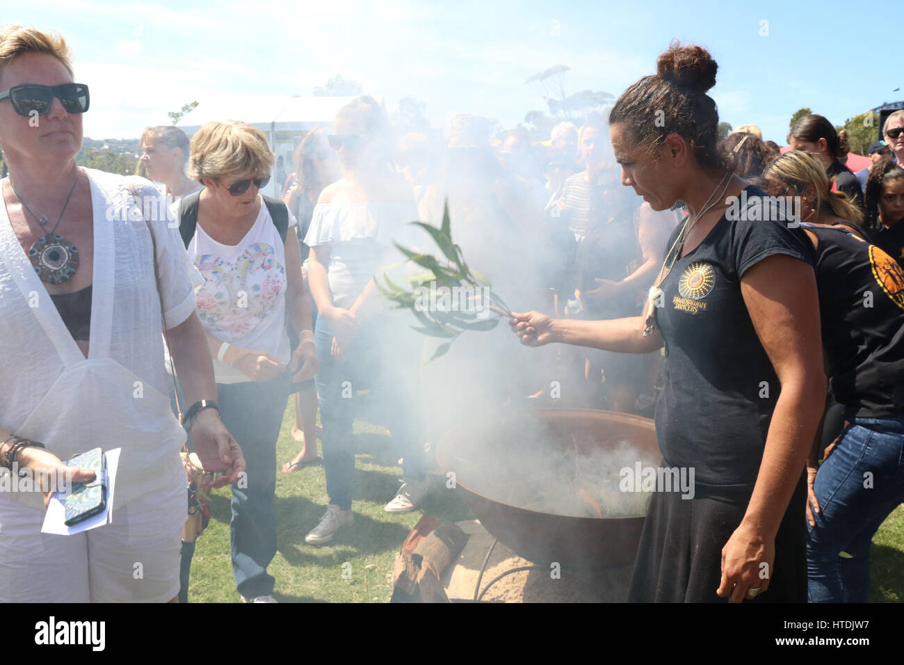 Aboriginal opening ceremony hi-res stock photography and images - Alamy