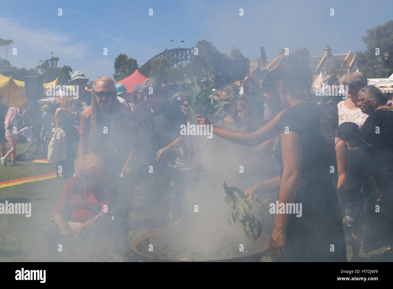 Aboriginal opening ceremony hi-res stock photography and images - Alamy