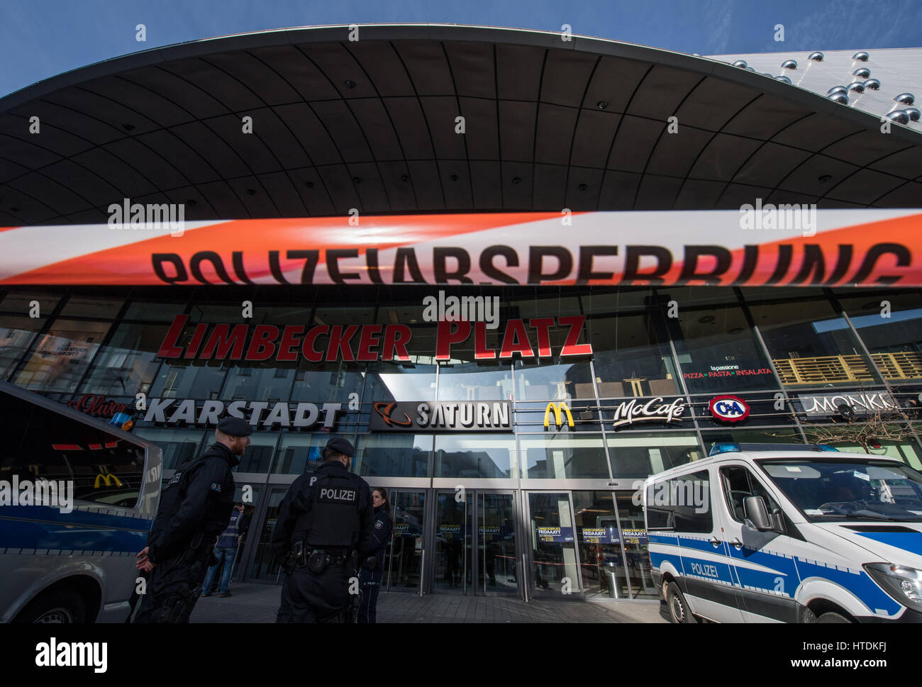 Essen, Germany. 11th Mar, 2017. Members of the German police secure the ...