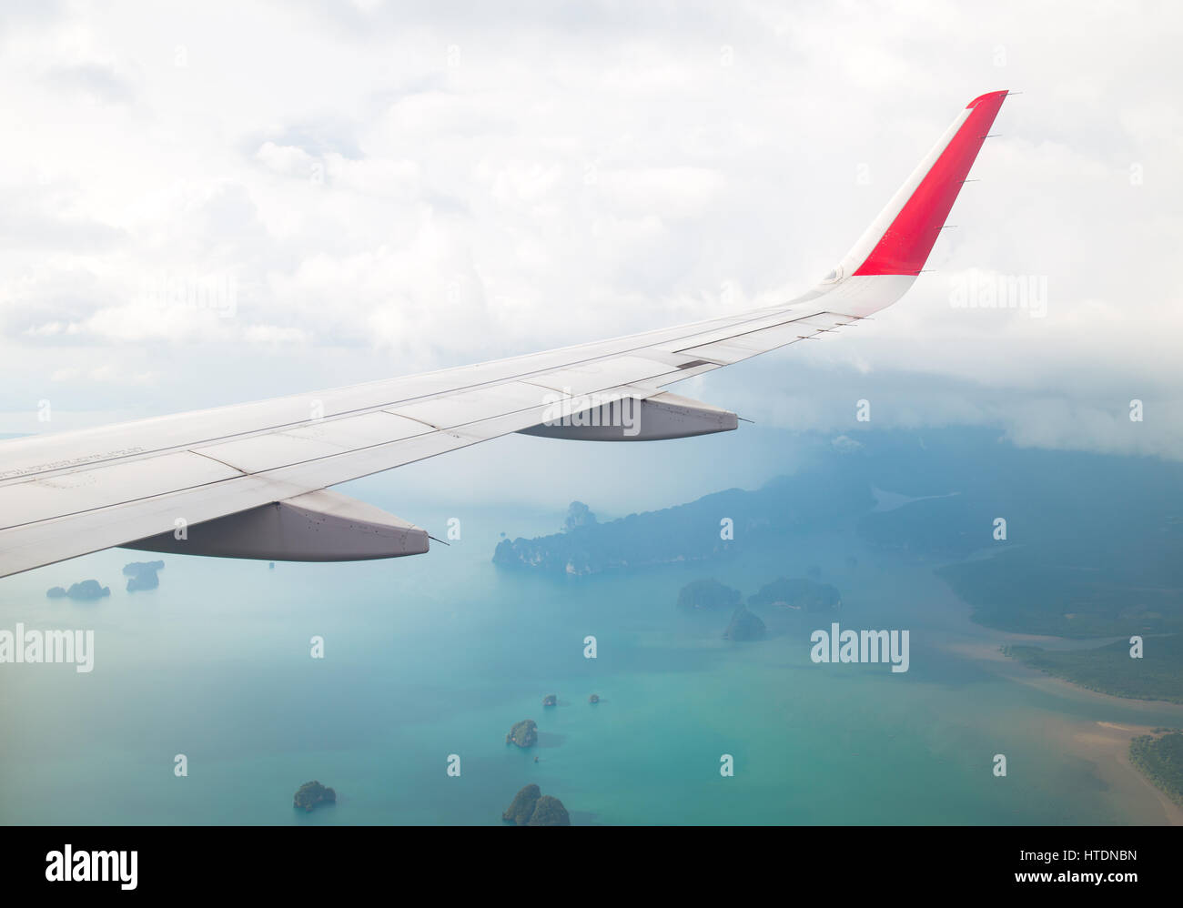 Airplane flying over sea air vehicle hi-res stock photography and ...