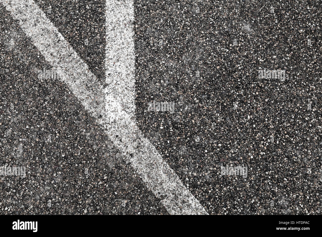 Corner of white lines on dark gray tarmac, highway road marking ...