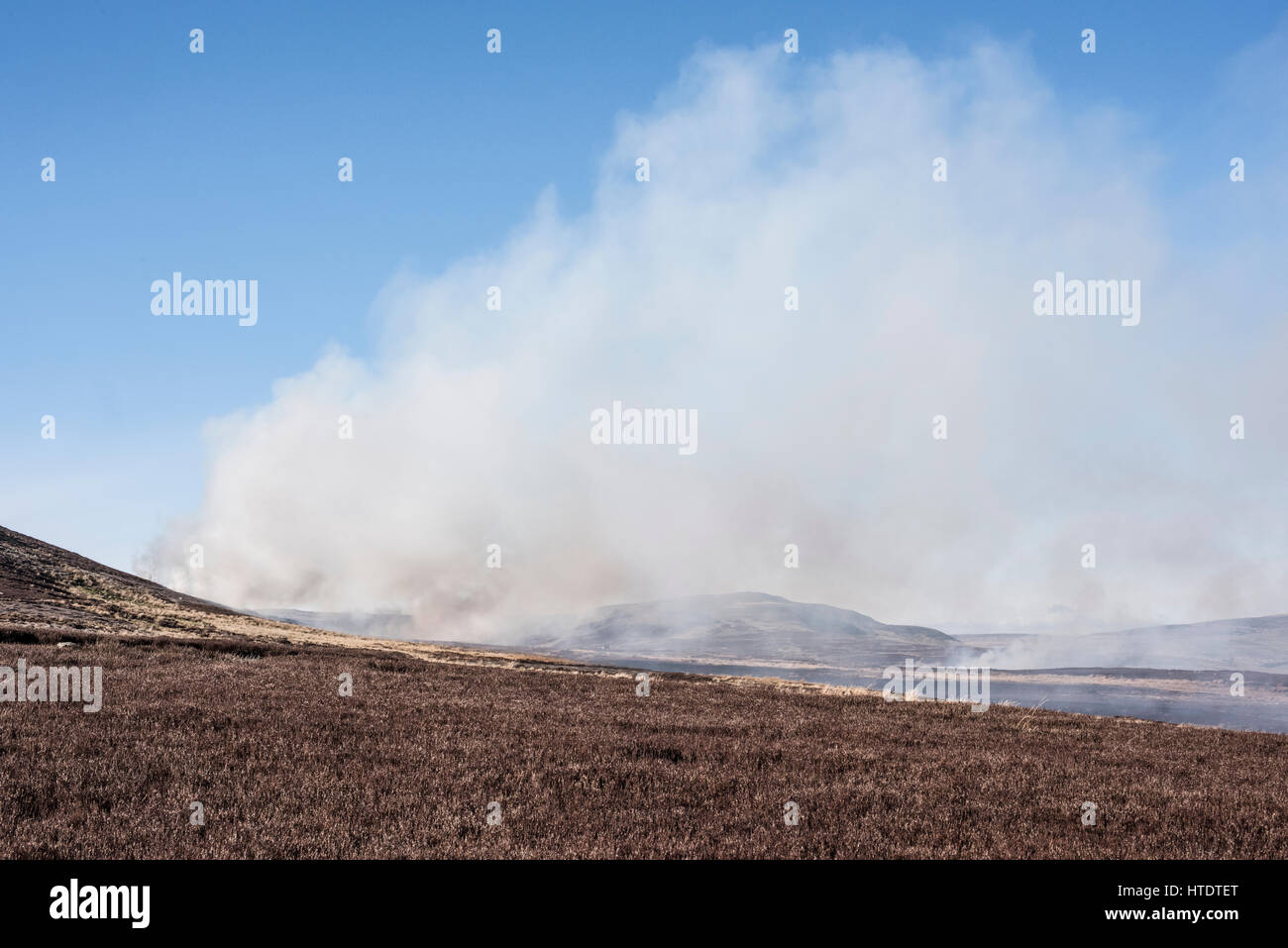Moor burning hi-res stock photography and images - Alamy