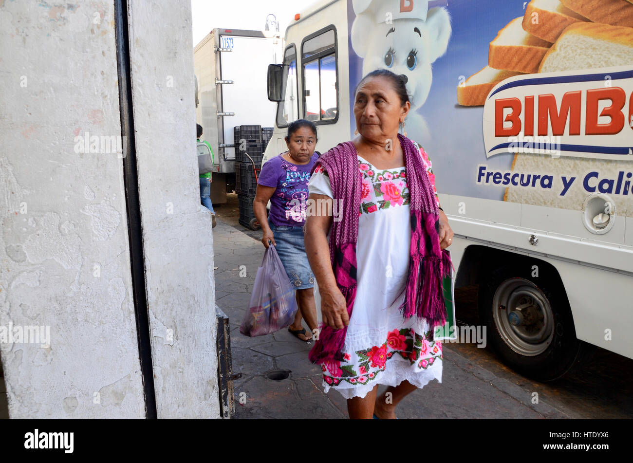 woman in traditional mayan dress in valladolid mexico Stock Photo - Alamy