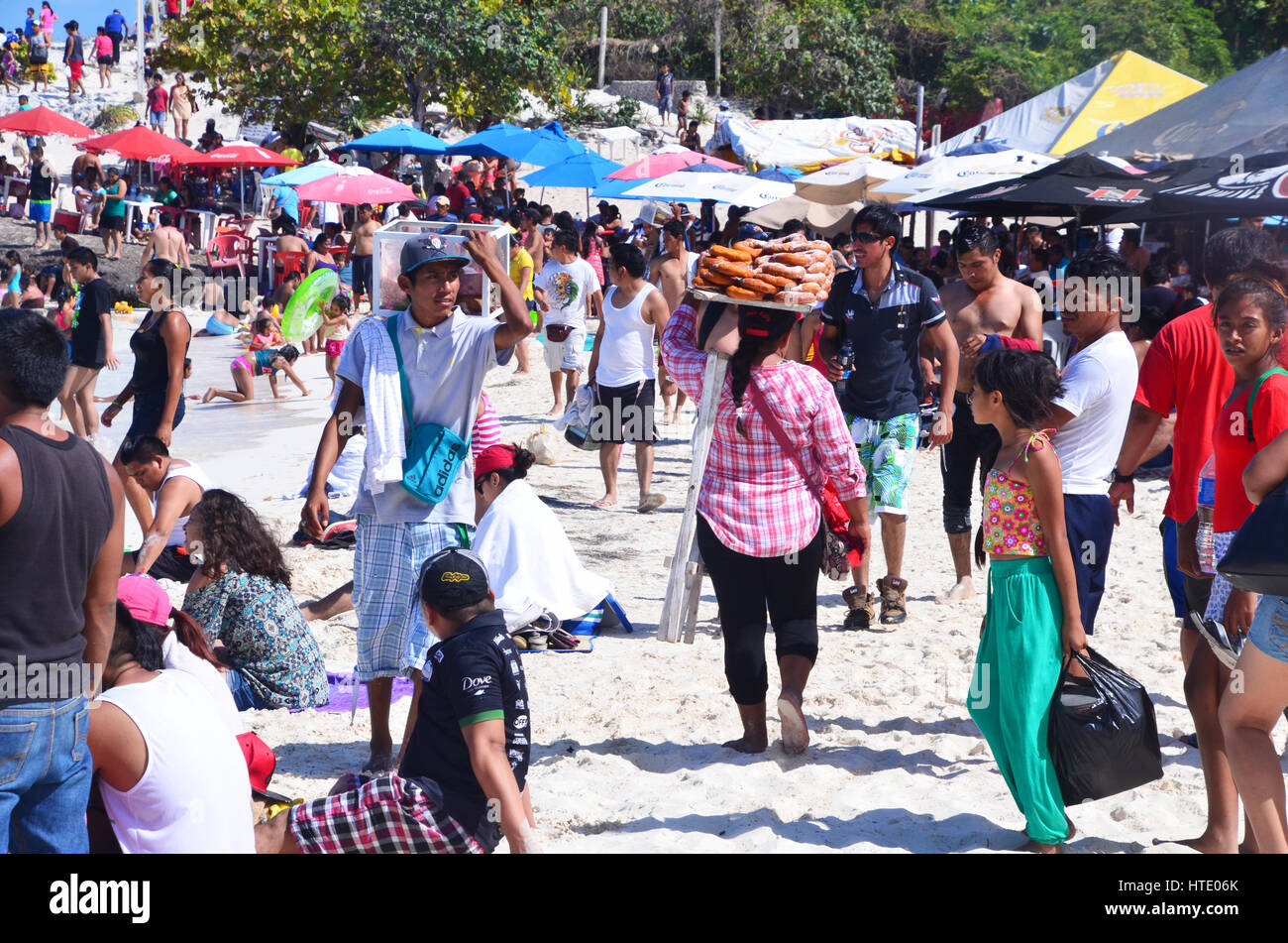 Cancun women on beach hi-res stock photography and images - Alamy