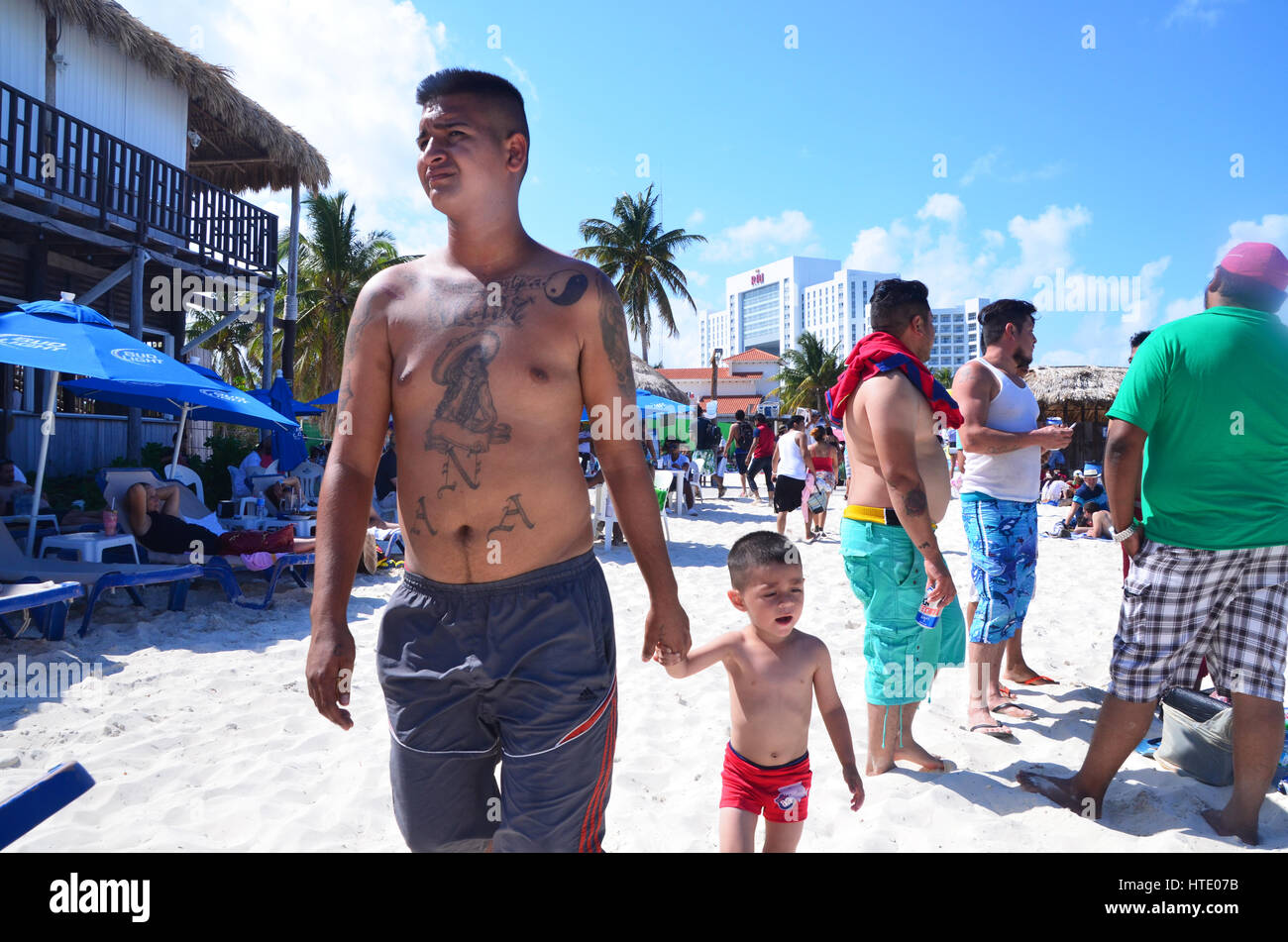 Cancun women on beach hi-res stock photography and images - Alamy