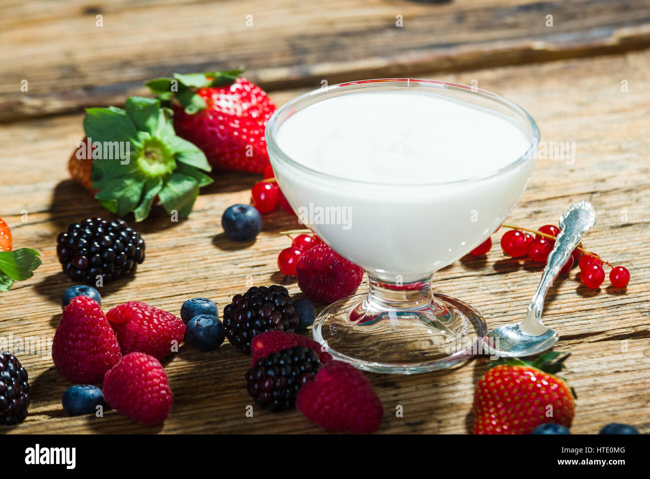 Cereal, yogurt and juice hi-res stock photography and images - Alamy