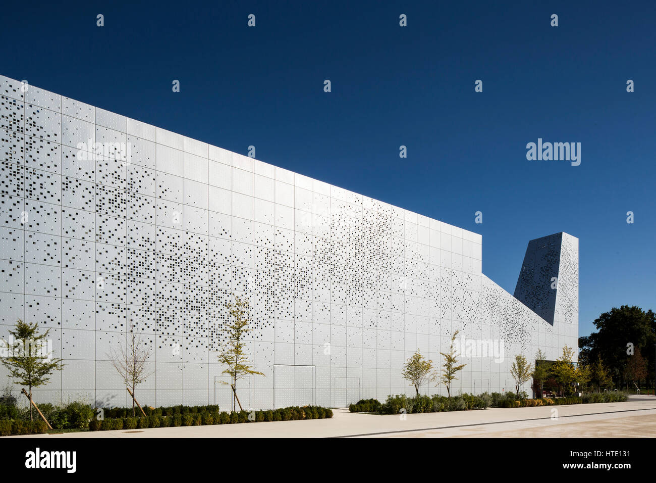 Angular roofline of exterior facade in perspective. Sénart Theatre ...