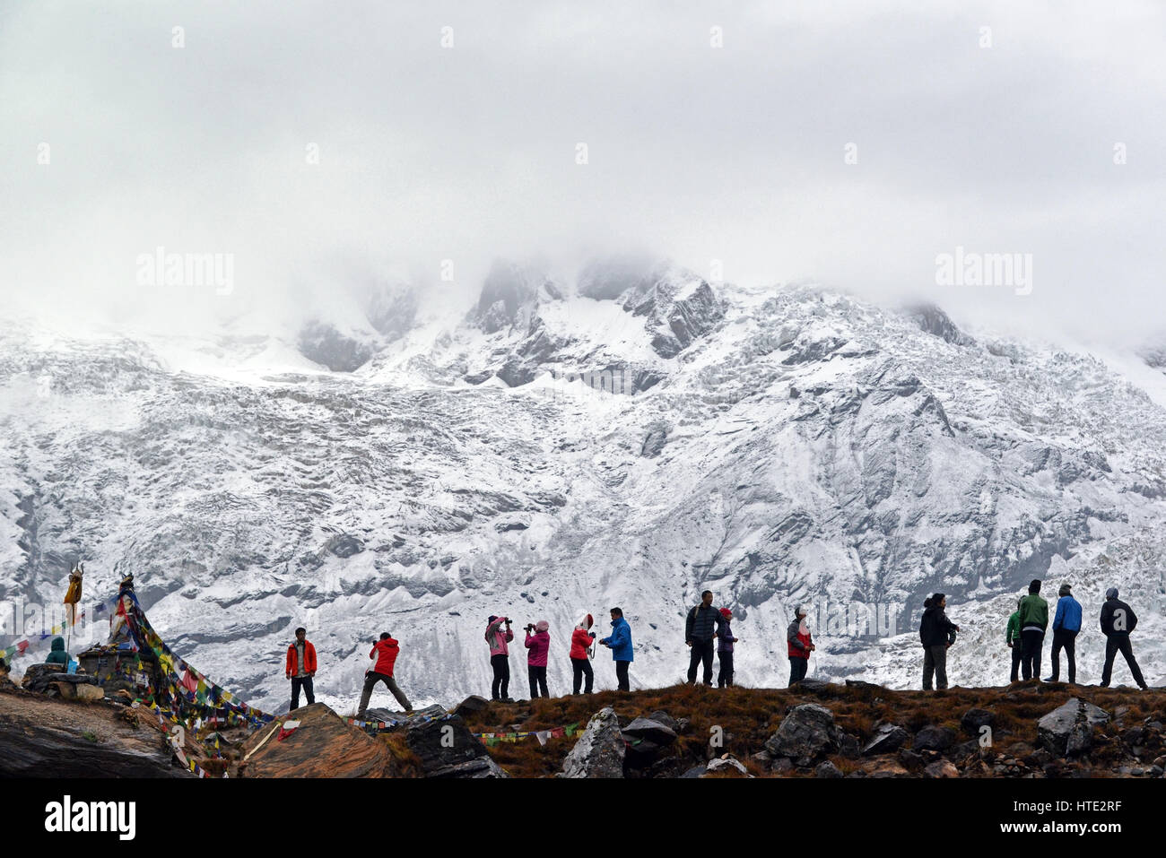 Sherpa climbing mount everest hi-res stock photography and images - Alamy