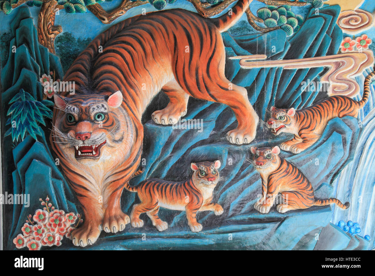 Singapore, Chinatown, Yueh Hai Ching Temple, tiger figures Stock Photo ...