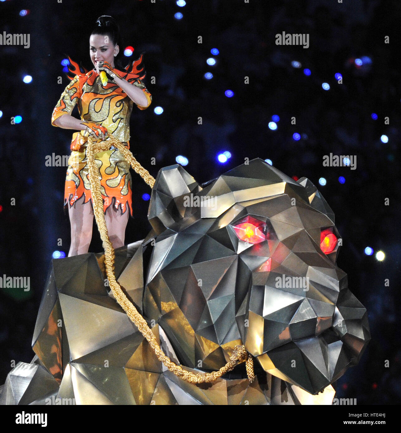 GLENDALE, ARIZONA - FEBRUARY 1: Katy Perry performs on the Pepsi Super ...