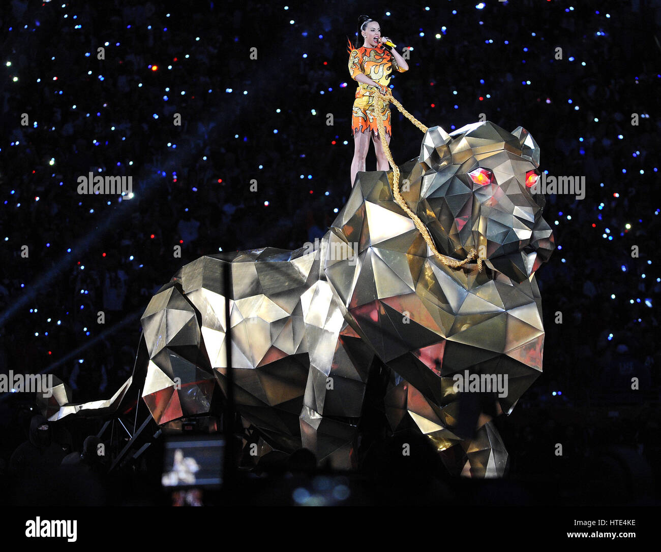 GLENDALE, ARIZONA - FEBRUARY 1: Katy Perry performs on the Pepsi Super ...
