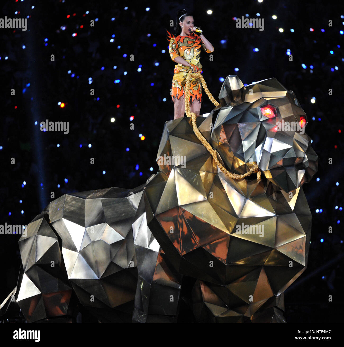 GLENDALE, ARIZONA - FEBRUARY 1: Katy Perry performs on the Pepsi Super ...