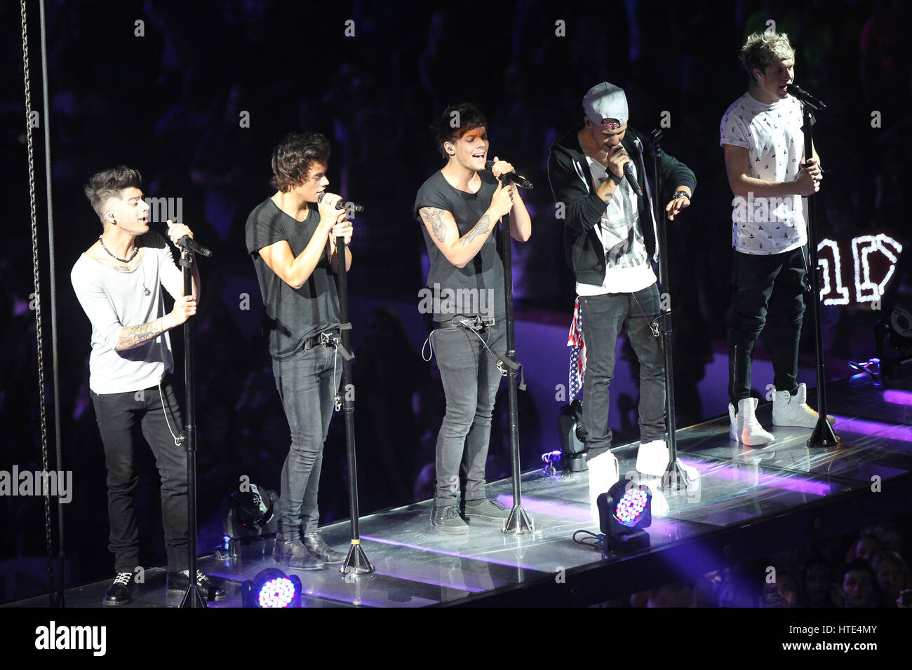 WASHINGTON DC - JUNE 23: One Direction in concert at The Verizon Center ...