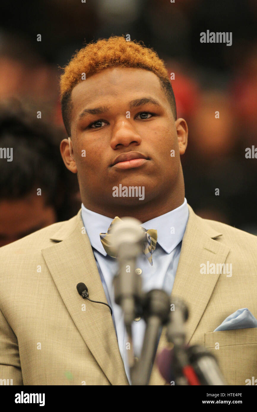 WOODBRIDGE, VIRGINIA - NOVEMBER 14: Da'Shawn Hand, defensive end ...