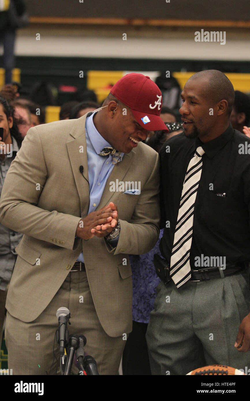 WOODBRIDGE, VIRGINIA - NOVEMBER 14: Da'Shawn Hand, defensive end ...