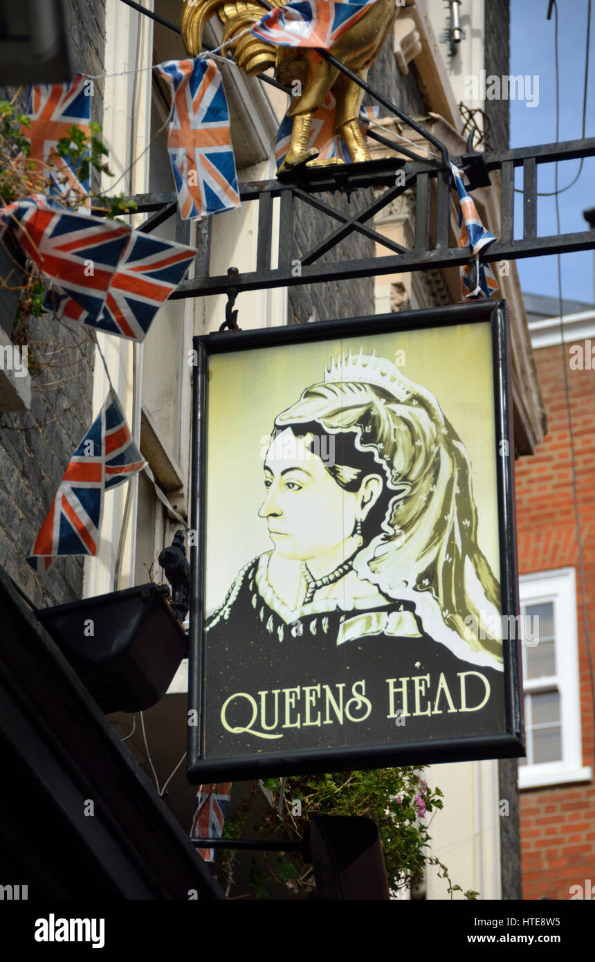 Queen’s Head pub in Tryon Street SW3, Chelsea, London, UK Stock Photo ...