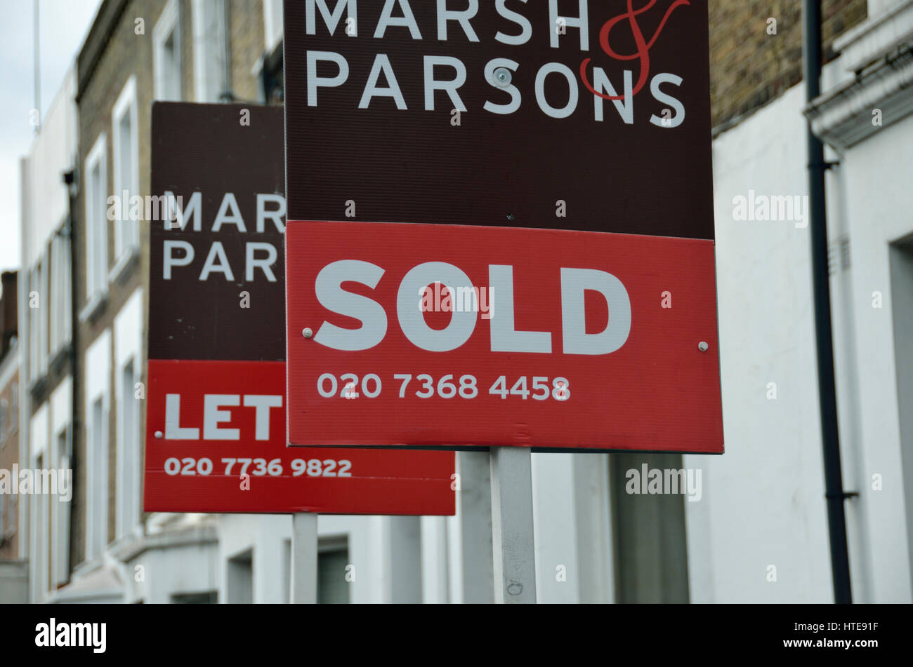 Estate agent boards hi-res stock photography and images - Alamy