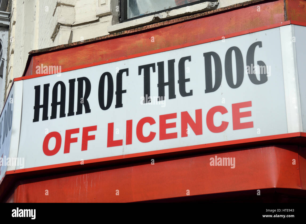 Off licence and sign hi-res stock photography and images - Alamy