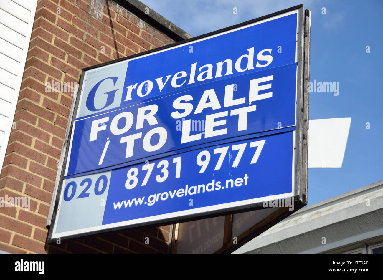 Estate agent board sign hi-res stock photography and images - Alamy