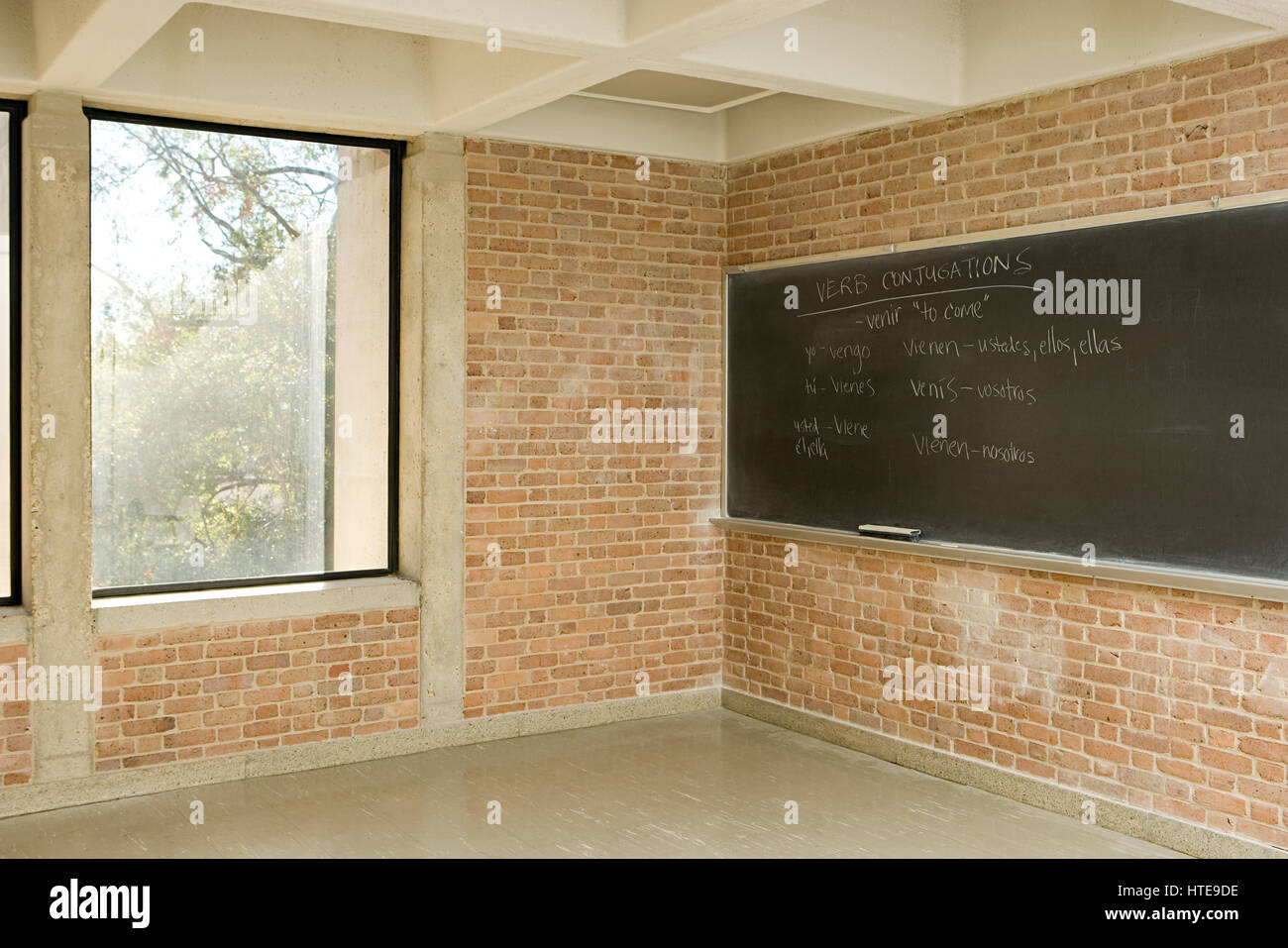 Empty classroom environment hi-res stock photography and images - Alamy
